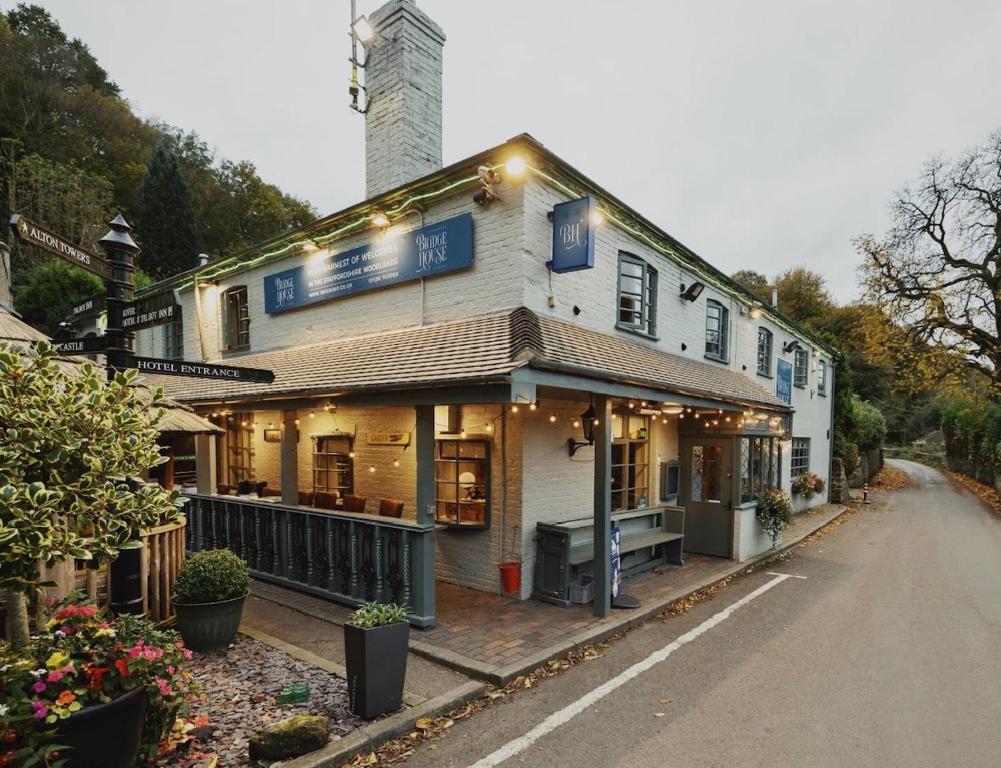 The Bridge House Restaurant and Hotel, Alton (updated prices 2026)