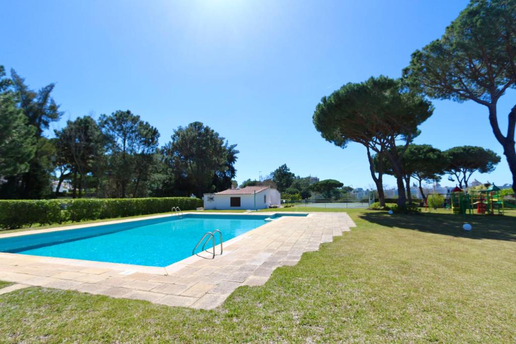 Fig Villa- CleverDetails, Sleep 8, Pool, Children Playground, Ténis ...