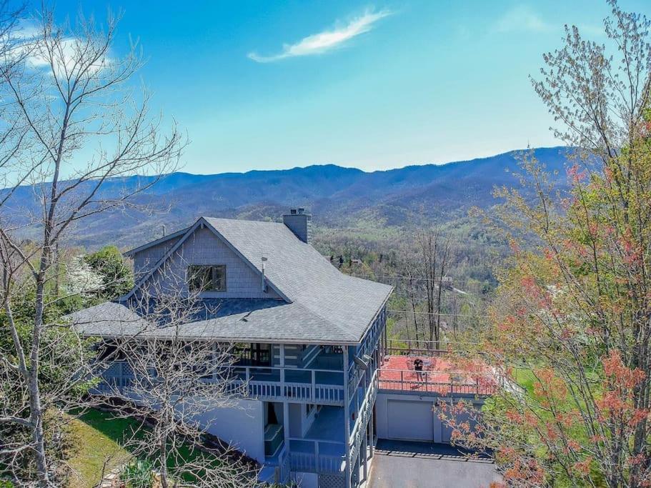 Fire pit! Hot Tub! Arcade! Pets! Spring Special!, Gatlinburg – Updated ...