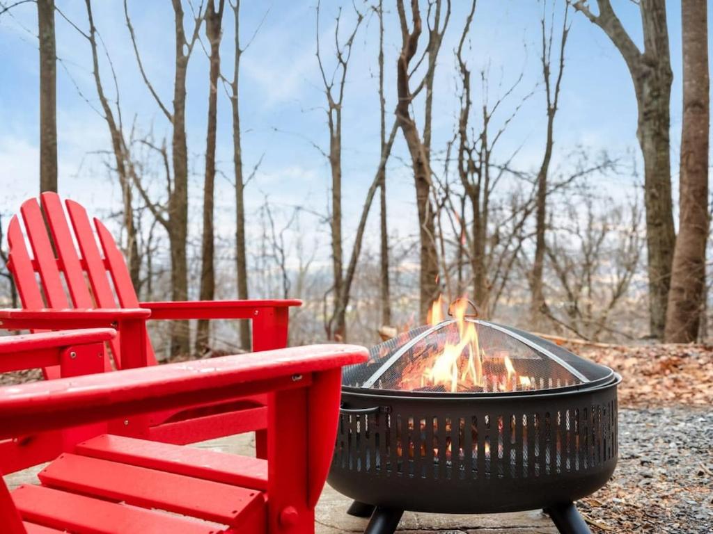 Modern Mountain Cottage w Hot Tub, Fire Pit, WiFi, Inwood (updated ...