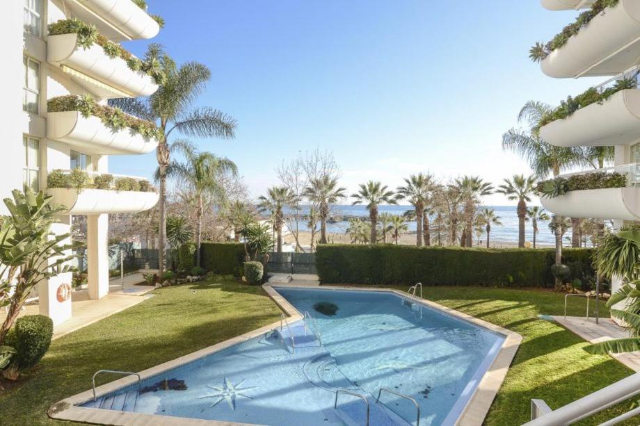 Seafront in Marbella with pool and garage, Marbella (updated prices 2024)