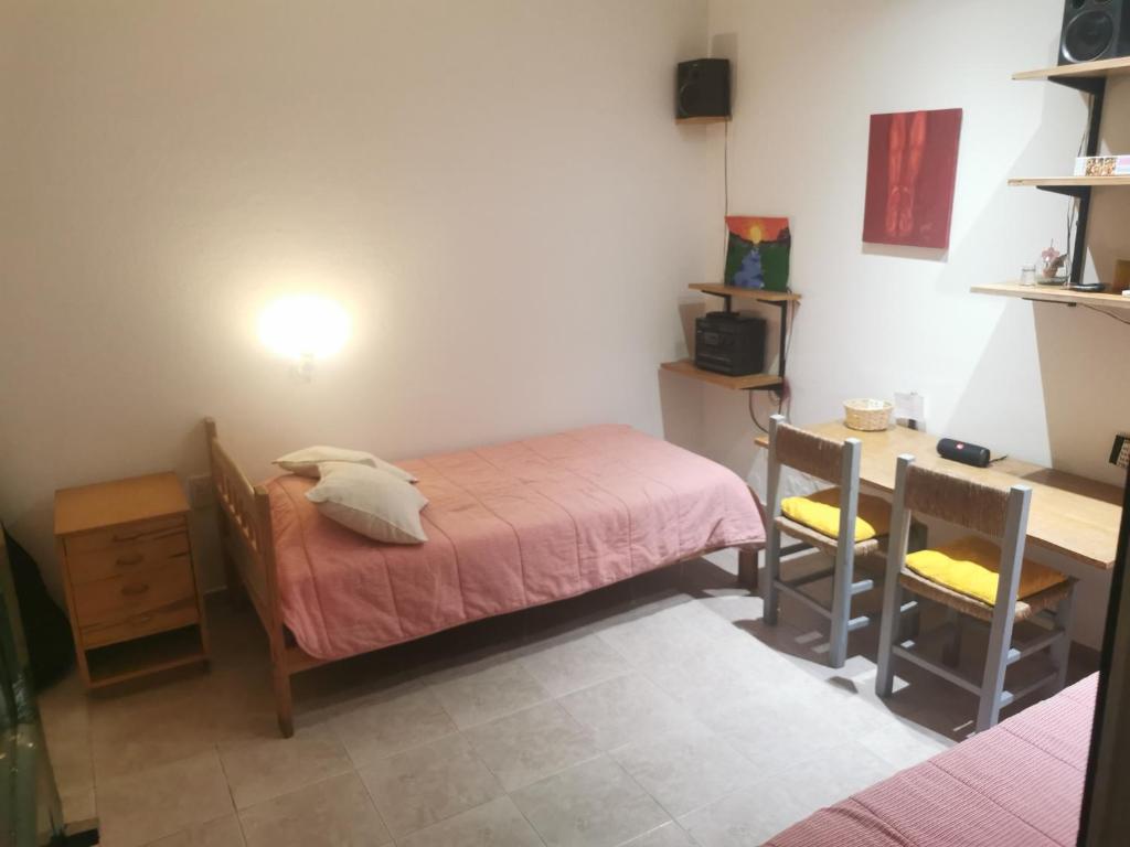 Cuarto privado separado de la casa principal y con entrada ...