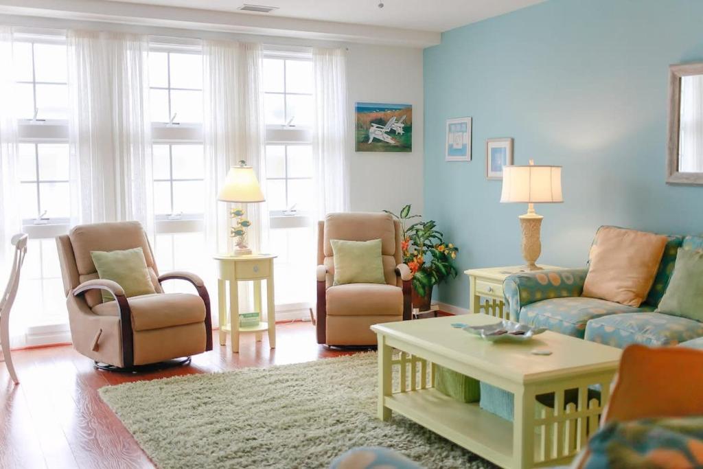Sojourn Beach Haven Sleeps 7 with Pool near Beach, Virginia Beach ...
