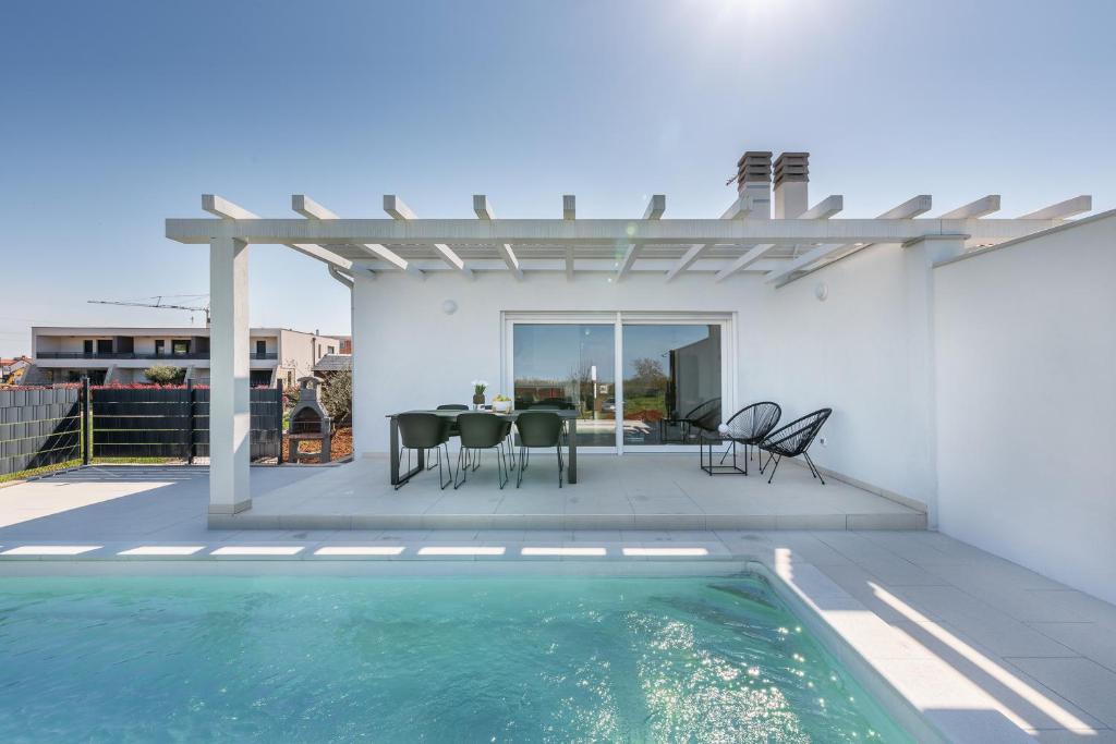 Kuća za odmor Finida, Petrovija – Updated 2024 Prices