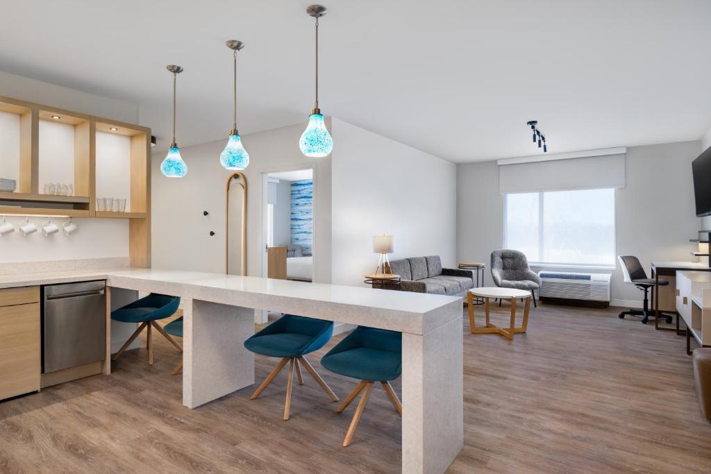 TownePlace Suites by Marriott Geneva at SPIRE Academy, Geneva (updated ...