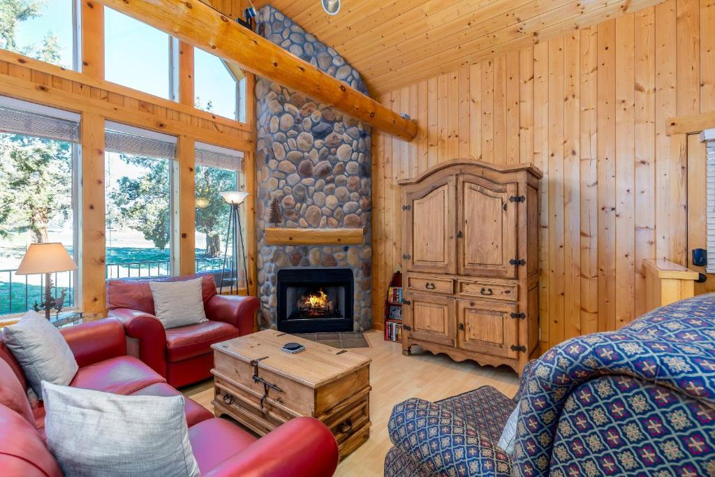 Eagle Crest Chalet with HOT TUB and Cabin Vibes, Redmond (updated ...