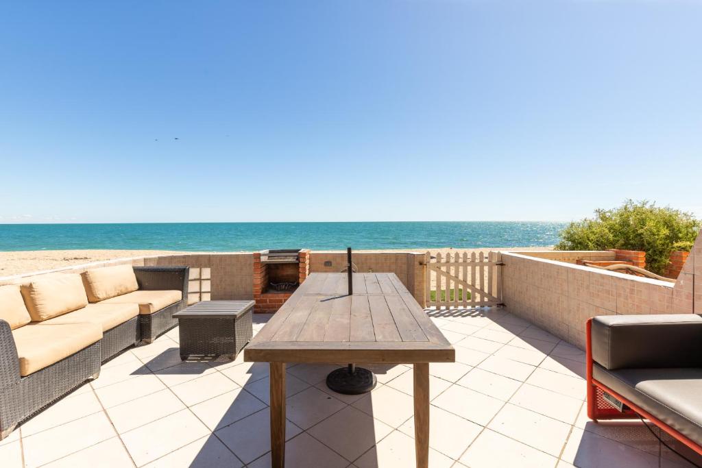 Las Brisas #8 Beachfront - On the sand and steps from Mannys for tacos ...