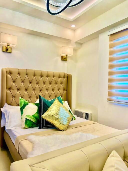 Condo Near Airport Okada MOA w/ 60 inch smart TV, Manilla (bijgewerkte ...