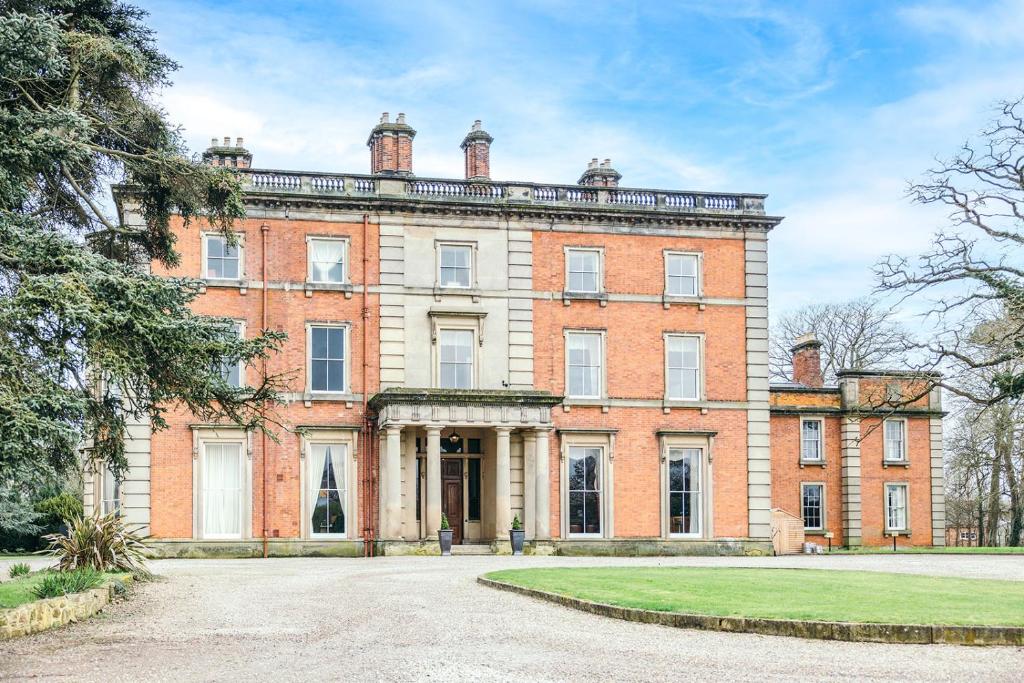 Finest Retreats - Netley Hall - Angelica, Dorrington (updated prices 2025)