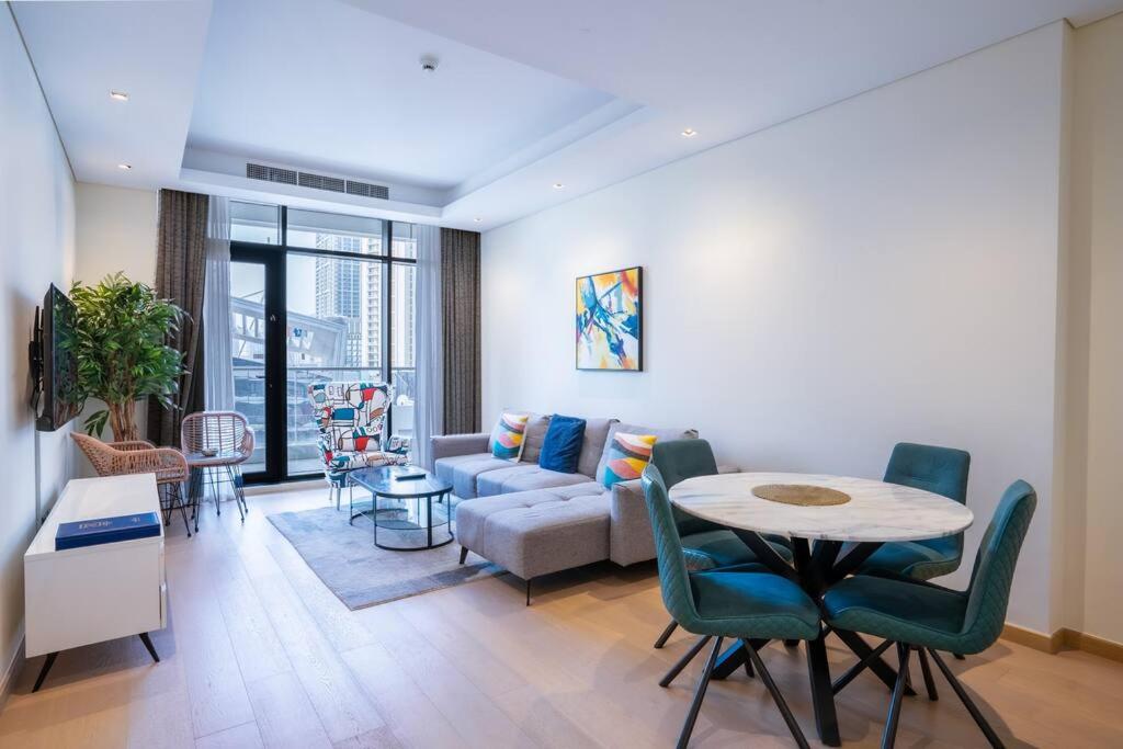 RH- Elevated Living: Modern 1BR Oasis at RP Heights near Dubai Mall ...