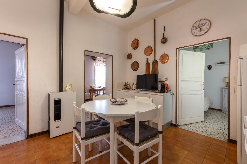 [duomo-centro storico] casa tipica centro storico, Massa Marittima ...