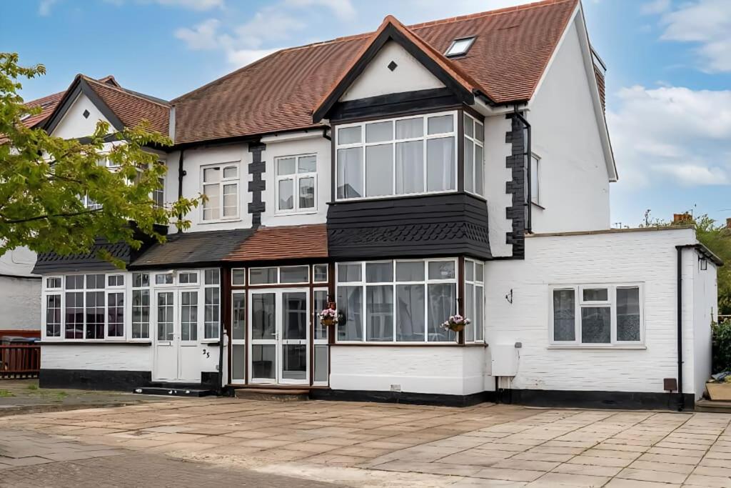 Beautiful and spacious home, London (updated prices 2025)