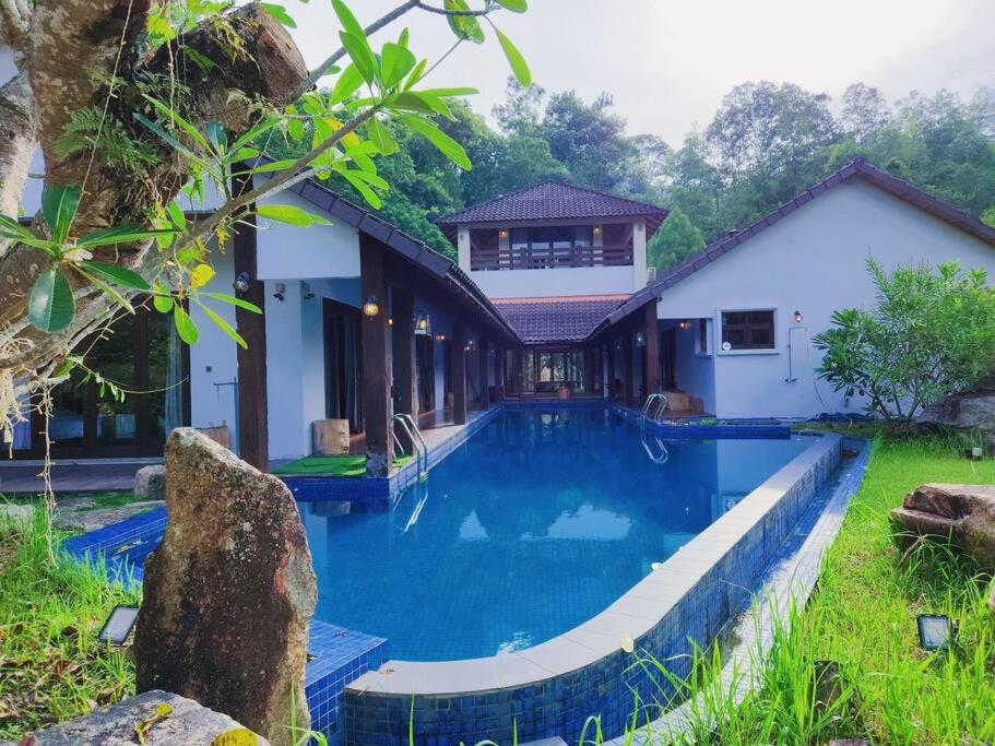 Ipoh Meru valley golf resortTHE ROCK FOREST RETREAT pool/5BR/20pax ...