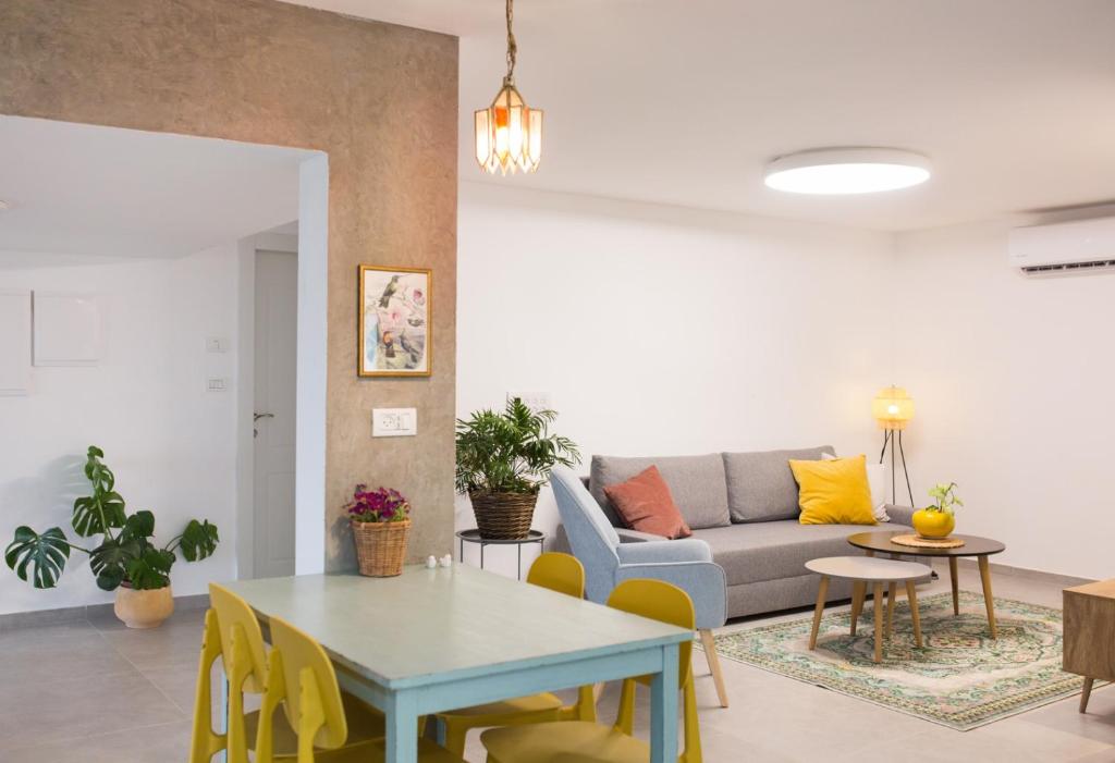 לגעת בלב, Jabneel (aktualisierte Preise für 2025)