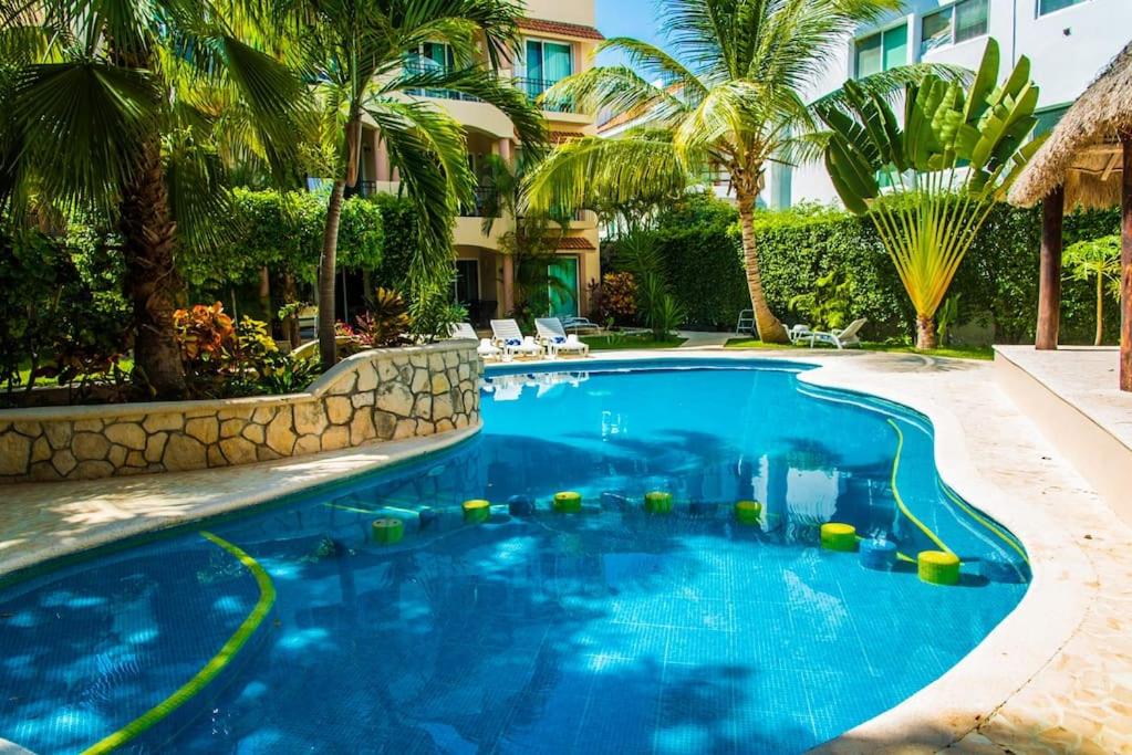 SPACIOUS COLORFUL CONDO close to beach shopping, Playa del Carmen ...