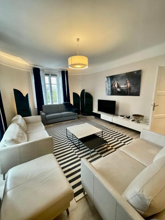 Luxury apartment Times Square district, Paris (updated prices 2025)