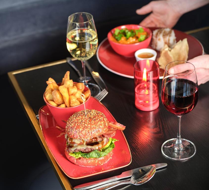 Radisson RED London Gatwick Airport, Crawley (updated prices 2025)