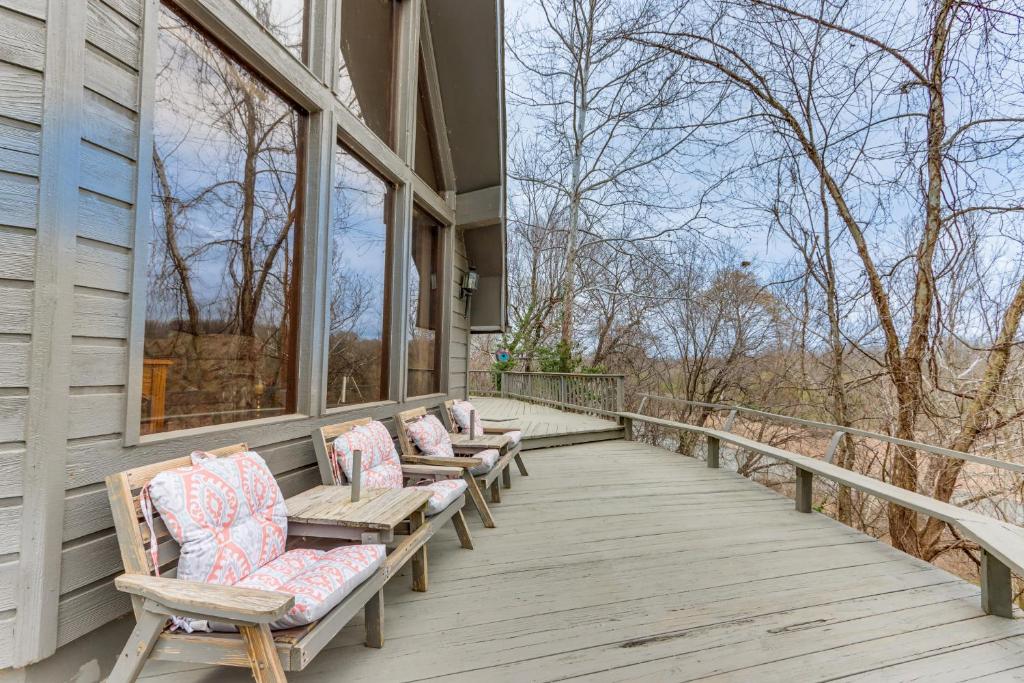 Riverfront Baxter Springs Home with Deck and Grill!, Baxter Springs ...