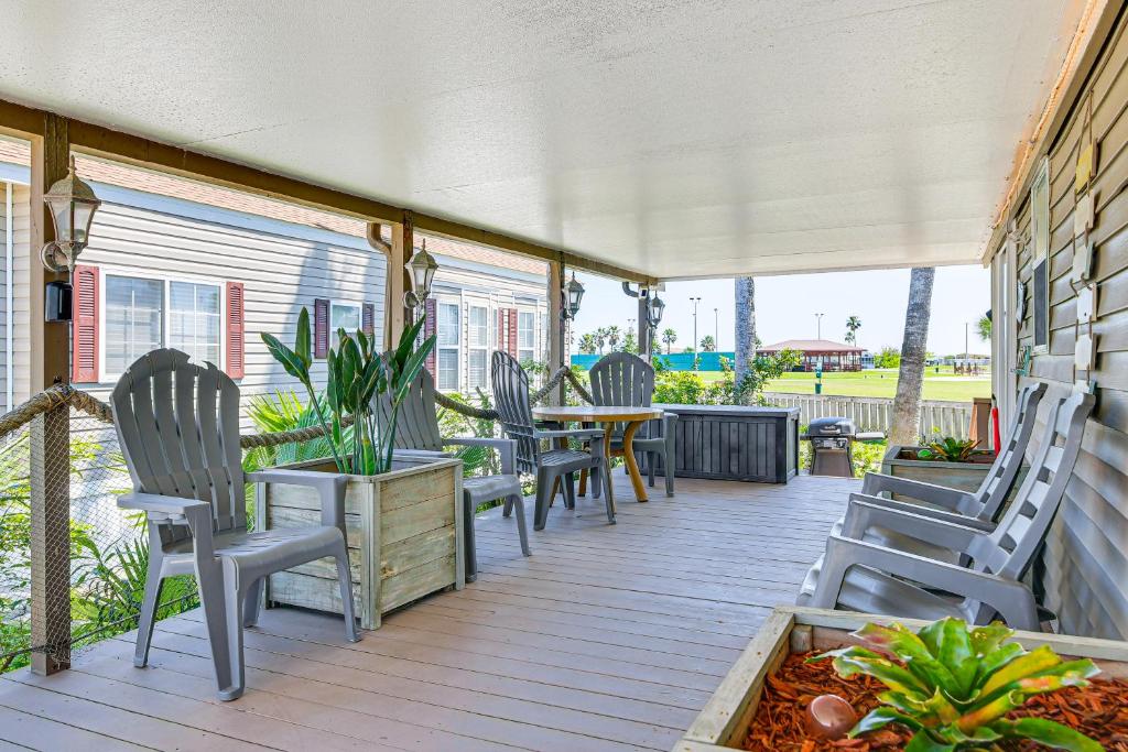 Resort-Style Perks and Deck at Port Isabel Home!, Port Isabel की (2026 ...