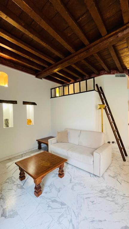 Charming flat, central and close to metro, Milan (updated prices 2024)