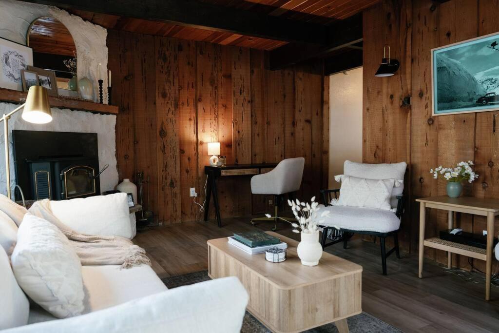 Quiet cottage In The Woods - With Fireplace!, Big Bear City ...