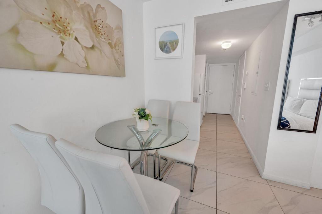 Beautiful High Floor Studio * Brickell * Ocean view, Miami (updated ...