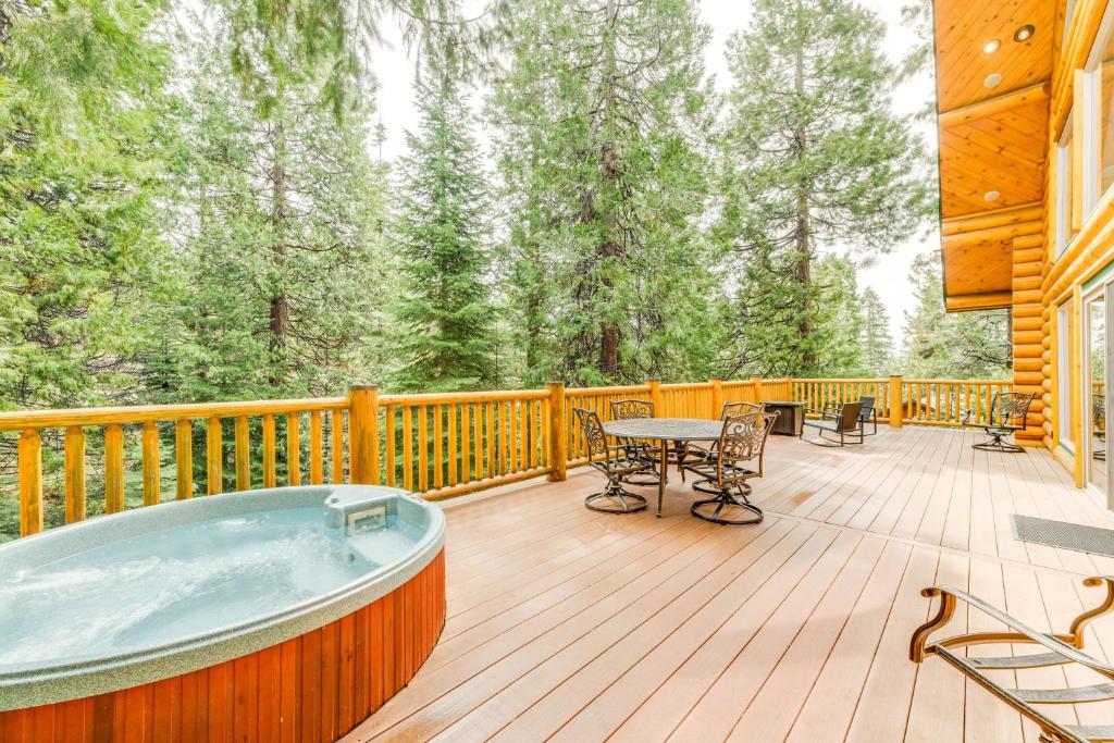 Shaver Lake Mountain Cabin with Hot Tub and Gas Grill!, Shaver Lake ...