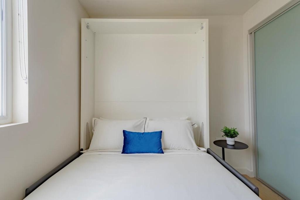 UCLA Area Coliving suite w In unit closet DC, Los Angeles (updated ...