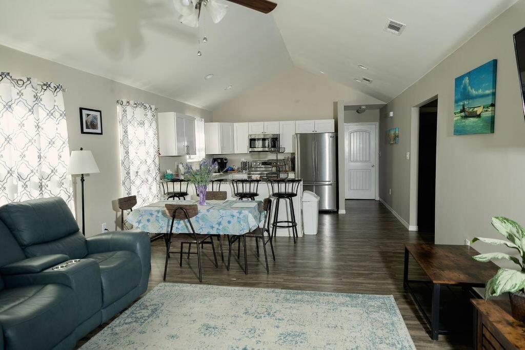 Happy Beach House in Biloxi, Biloxi (updated prices 2025)