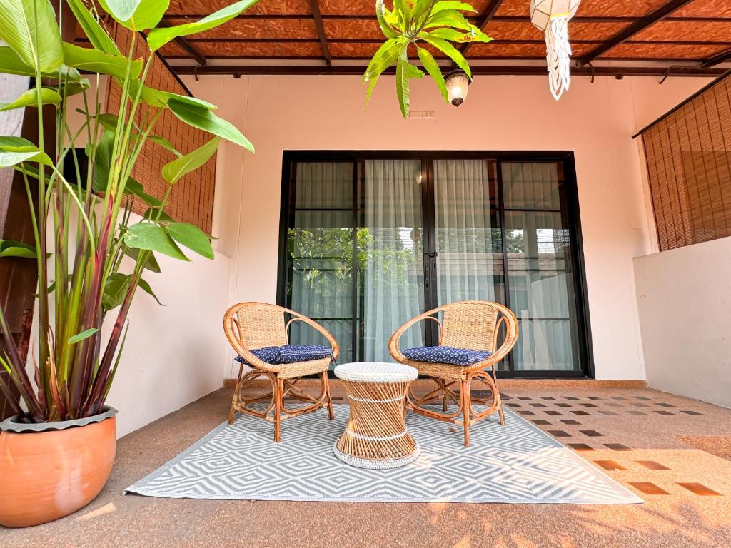 Ravisada Baan Wua Lai near Saturday night market, Chiang Mai (updated ...