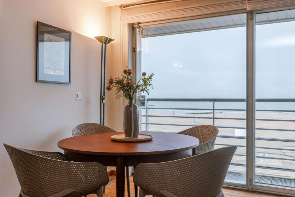 Huswell - Spacious apartment with terrace and sea-view، كنوك هايست ...