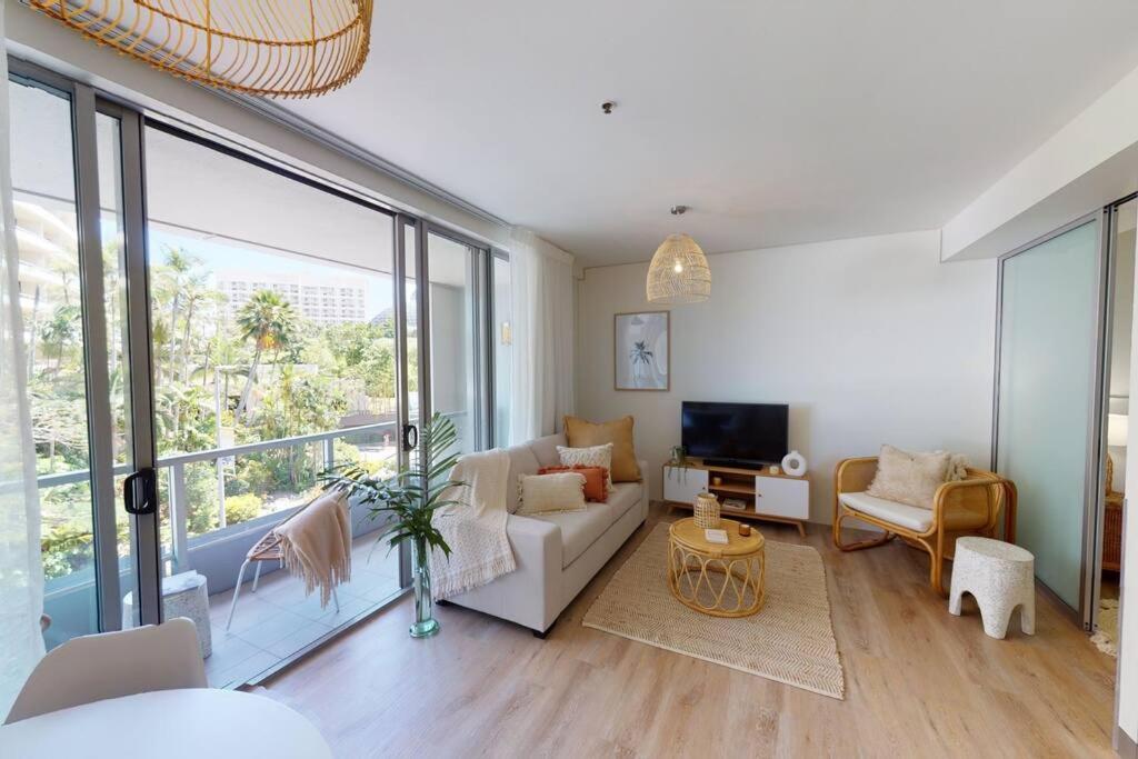 Stunning Waterfront Apartment in 5-star Complex, Cairns (updated prices ...