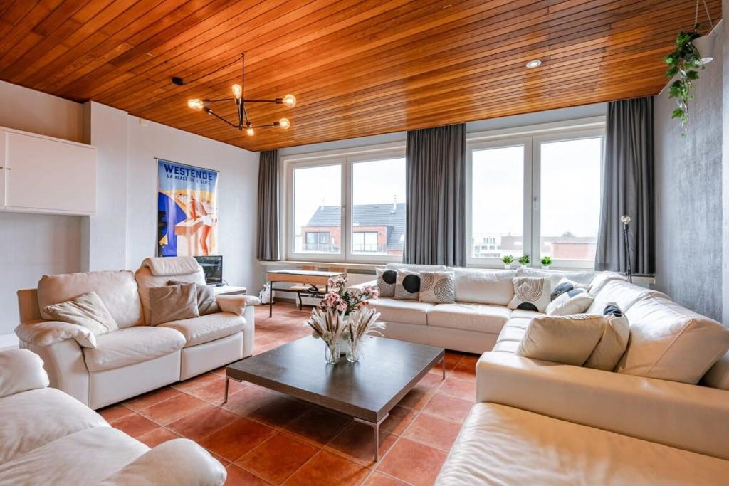 Huswell - Spacious Vacation Home for 12 Guests in Westende, Middelkerke ...