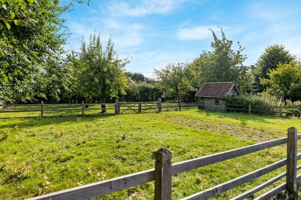 Huswell - Authentic vacation home 'De Blauwe Kroon', Oostkamp (updated ...