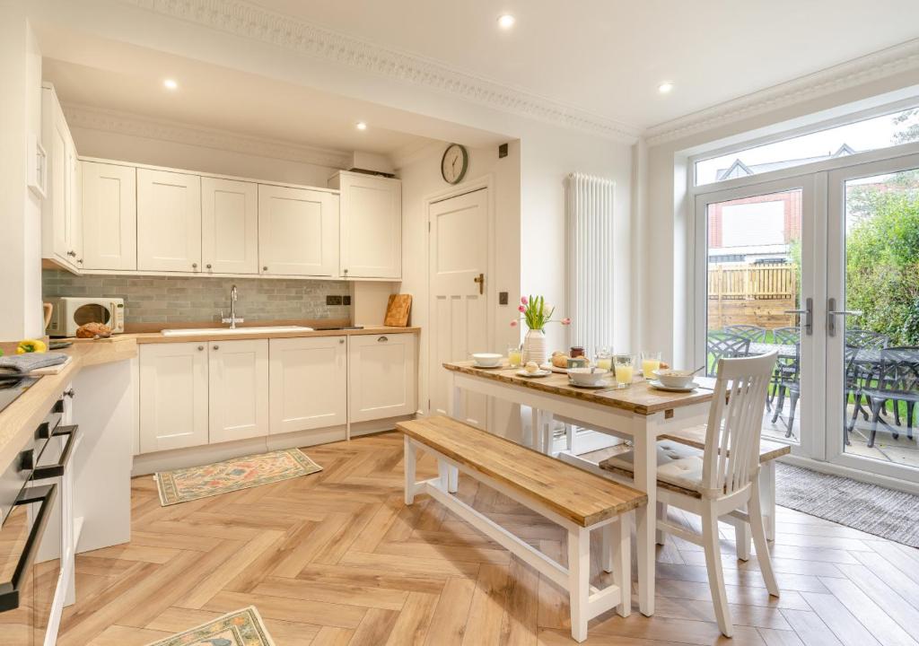 Gower Place, The Mumbles (updated prices 2025)