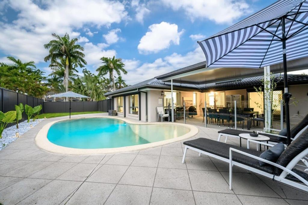 Relaxing Hope Island Retreat with Pool and Study, Gold Coast (updated ...