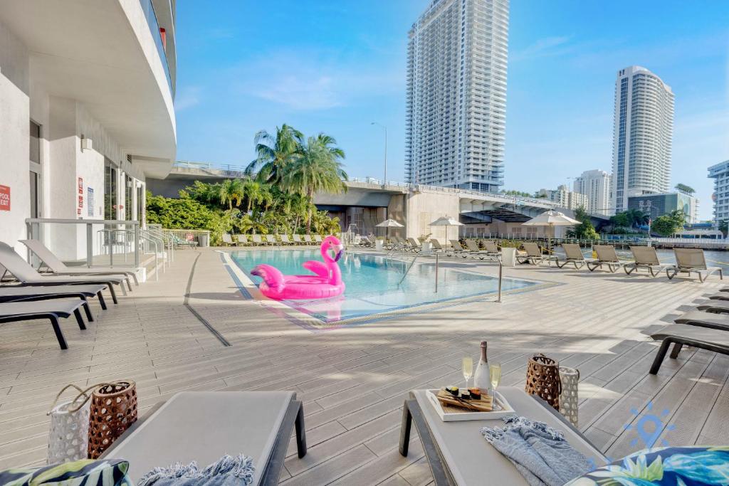 Beachwalk Resort infinity Pool Balcony Views, Hallandale Beach (updated ...