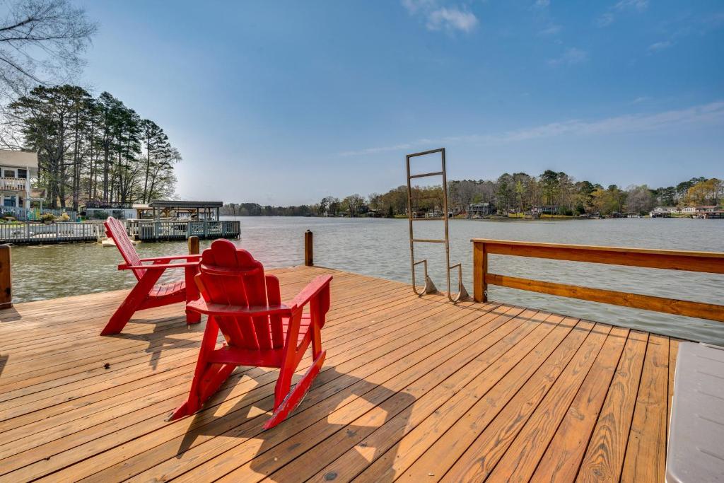 Lakefront New London Home Dock, Fire Pit and Views!, New London ...