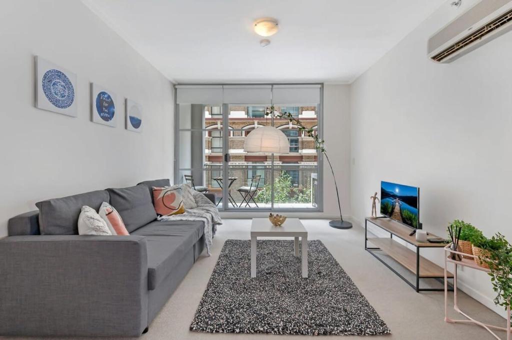 A Comfy & Modern Studio Near Darling Harbour, Sydney (updated prices 2025)