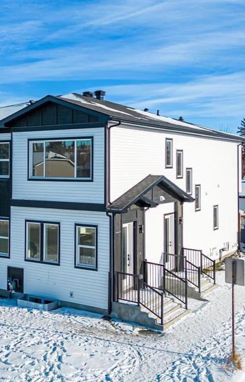 Emerald Suite with 2 beds - 10 minutes from downtown, Calgary (updated ...