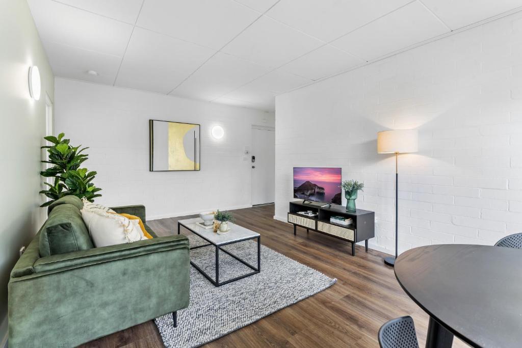 Delightful 1-Bed Apartment Steps From Royal Park, Melbourne (updated ...