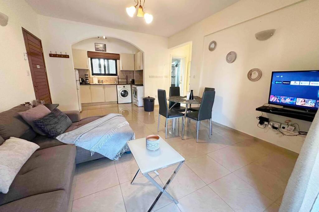 Ground Apt With Master Bedroom And Twin Bedroom, Paphos City (updated ...
