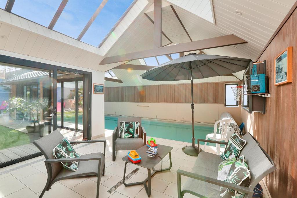 La maison bleue - Erquy - Piscine couverte, Le Val (precios ...