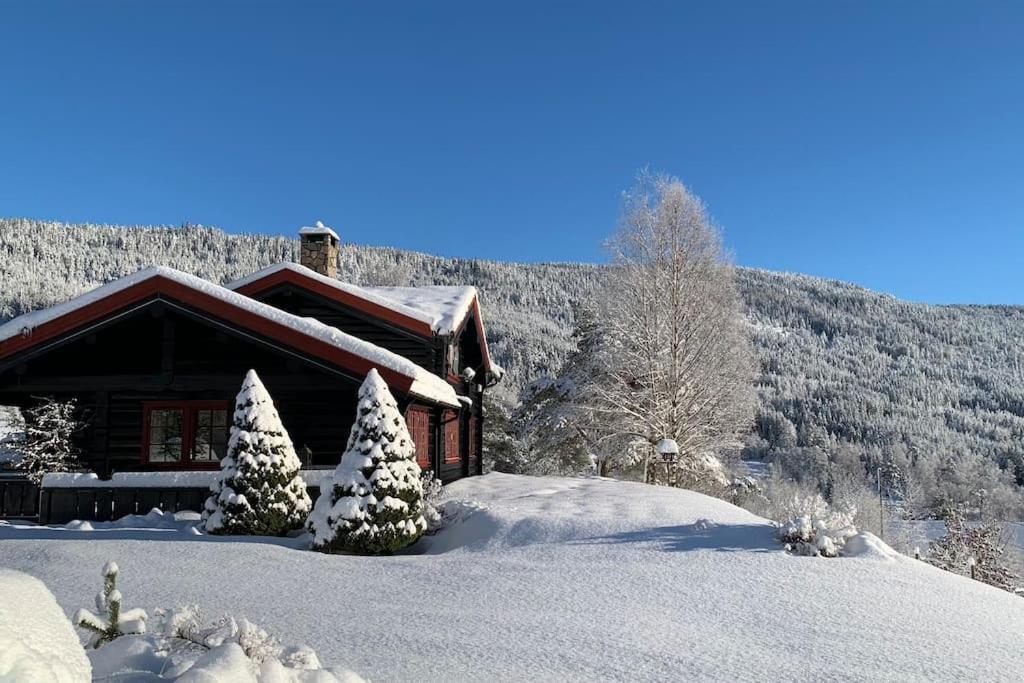 Luxury wooden house "Berg" with outdoor sauna, hot tub and lake view ...