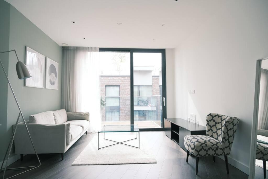 Stunning 1 BR luxury in Aldgate, London (updated prices 2025)