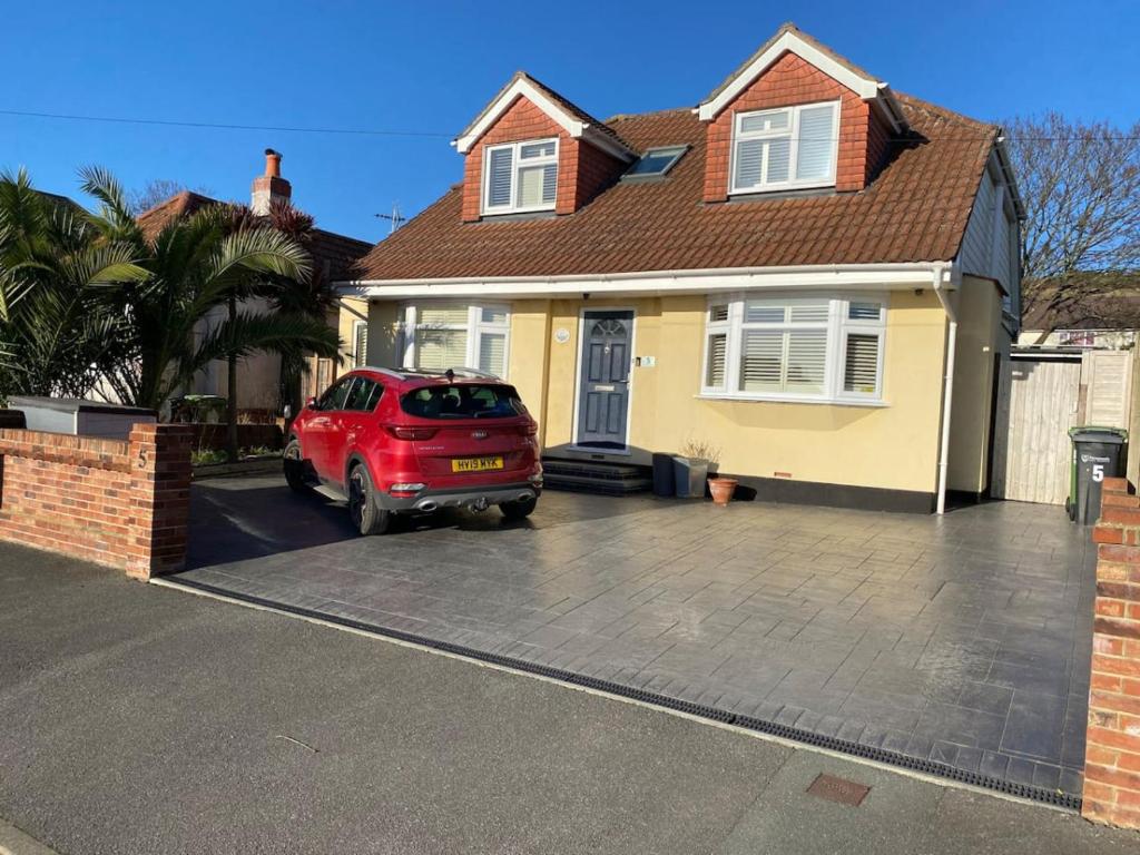 Air Maison - Detached Chalet Bungalow, Portsmouth (updated prices 2025)