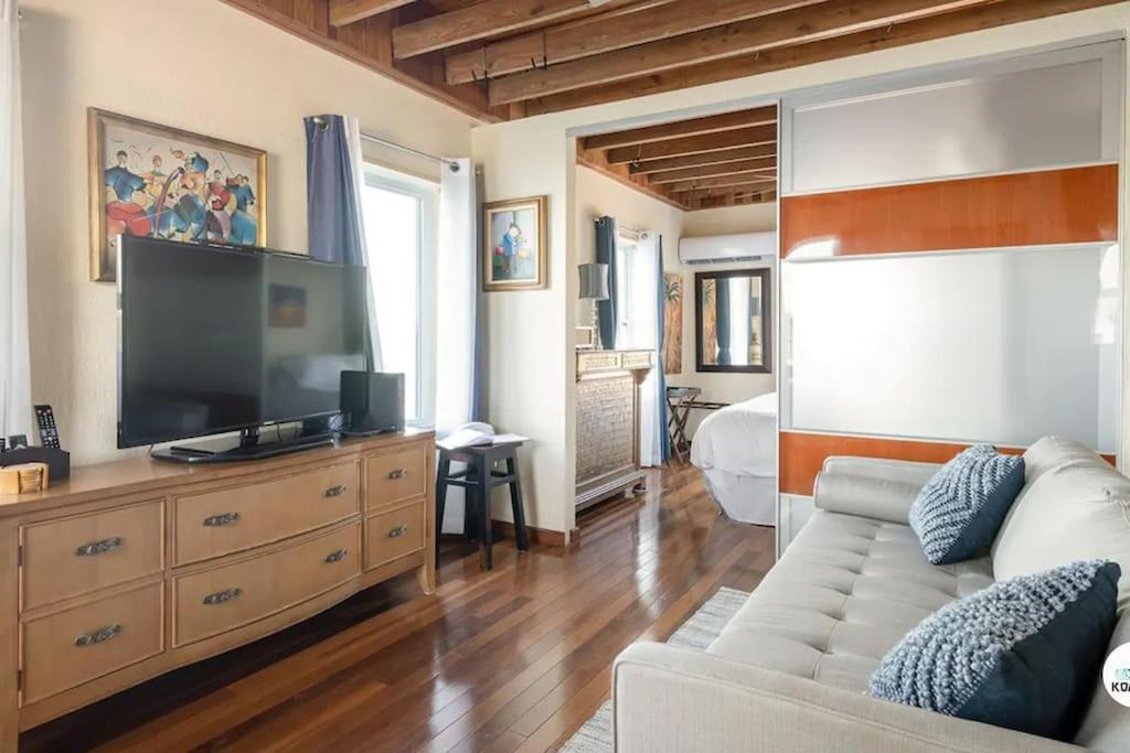 Komffy Waterfront Studio w/King Bed & Free Parking, Hollywood (updated ...