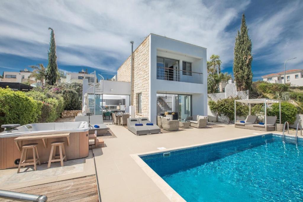 Ferienhaus mit Privatpool für 6 Personen ca 135 qm in Neo Chorio ...