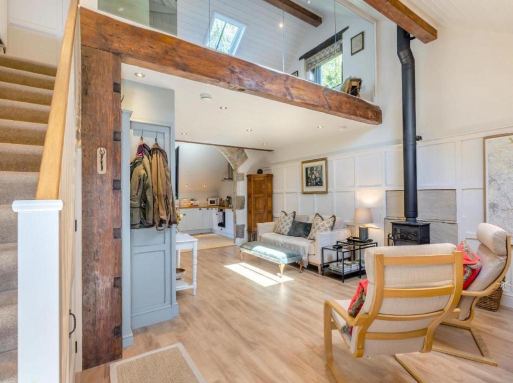 Lyme Tree Farm Cottages - Hotching Barn and Knockstone Cottage ...