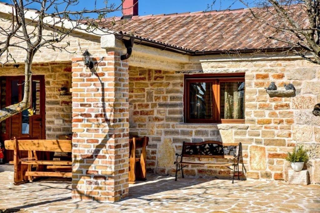 Ferienhaus mit Privatpool für 8 Personen ca 110 qm in Budak, Dalmatien ...